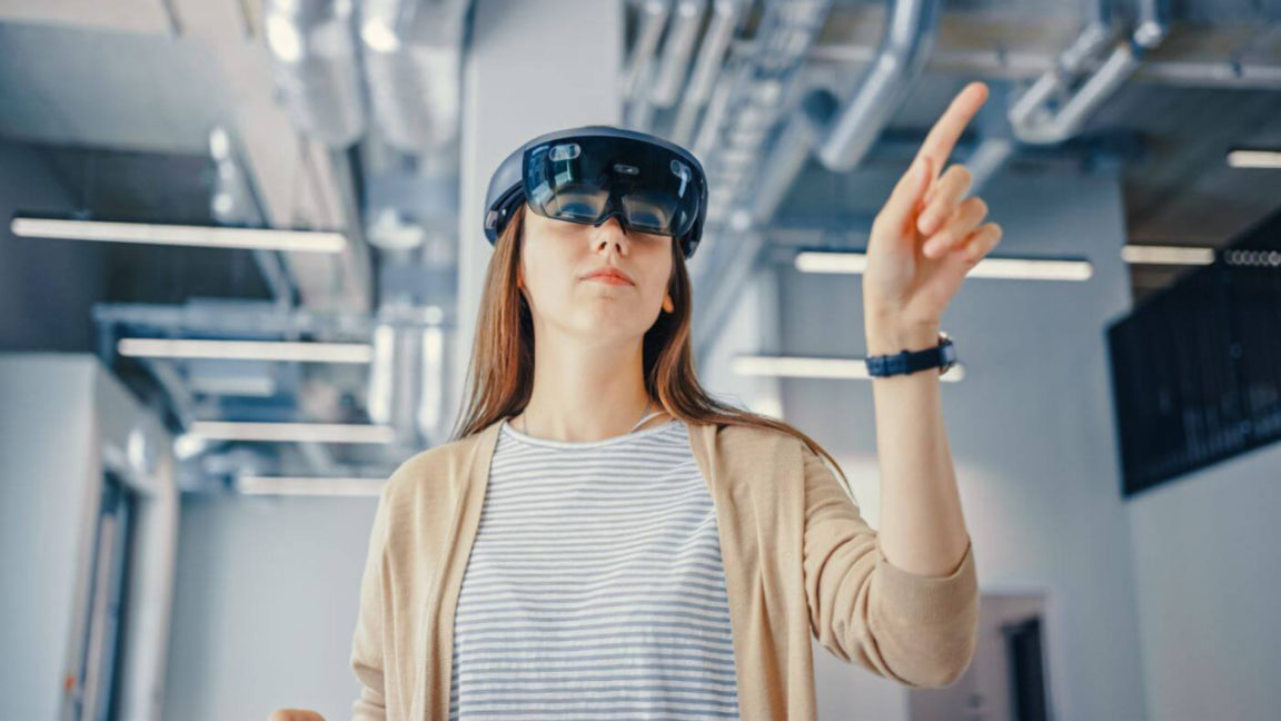 Mixed Reality Examples in Business, Gaming, and E-learning – PostIndustria